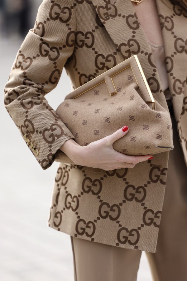 GUCCI LOGO PRINT | STATEMENT PIECE - Blog - Alexandra Lapp